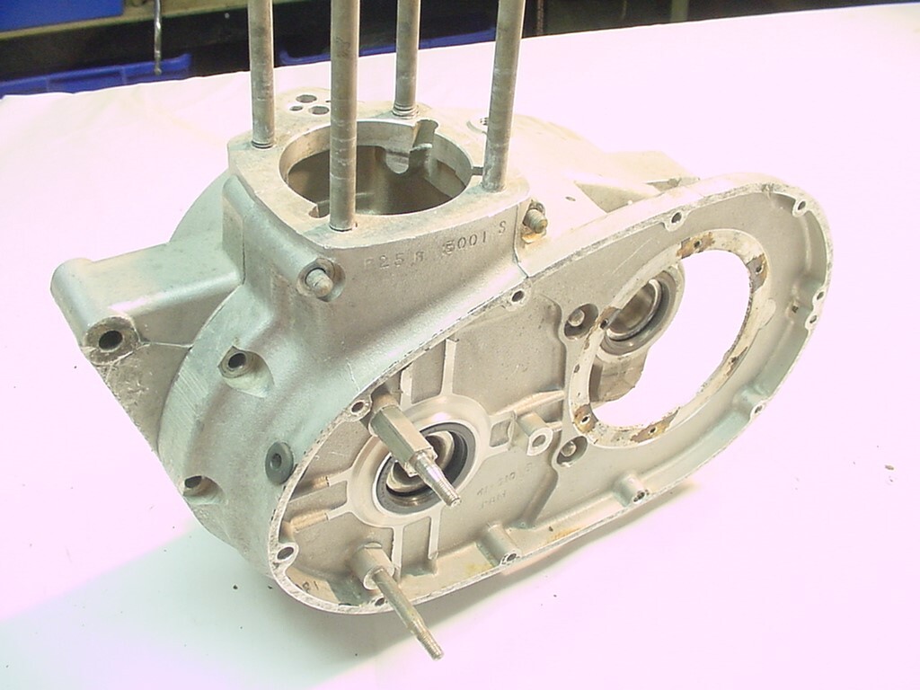 1968 BSA B25 STAR FIRE ENGINE CASES MATCHING HALVES, GOOD THREADS, NO ...