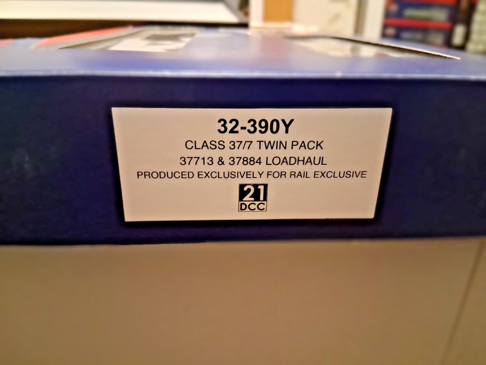 BACHMANN 00 GAUGE 32-390Y PAIR CLASS 37 LOAD HAUL DCC ***SOUND*** RAIL ...