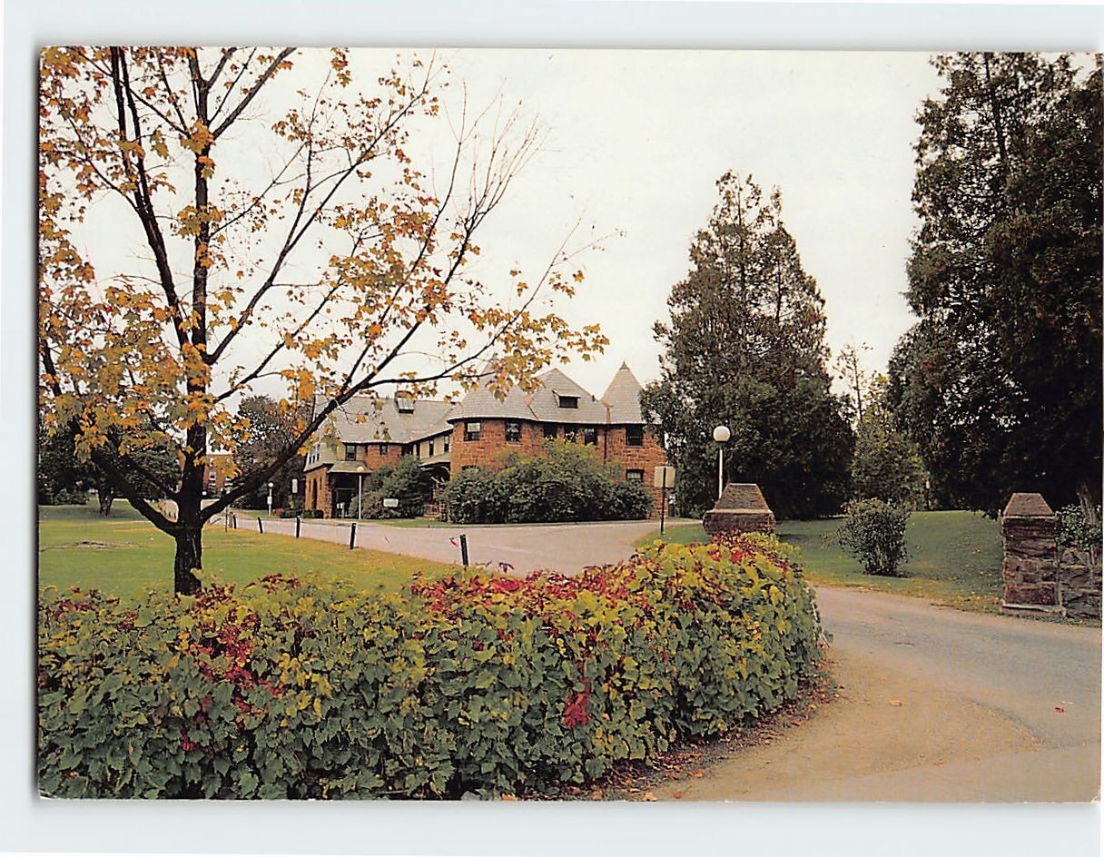 Postcard Robinson Hall on Redstone Campus University of Vermont USA | eBay