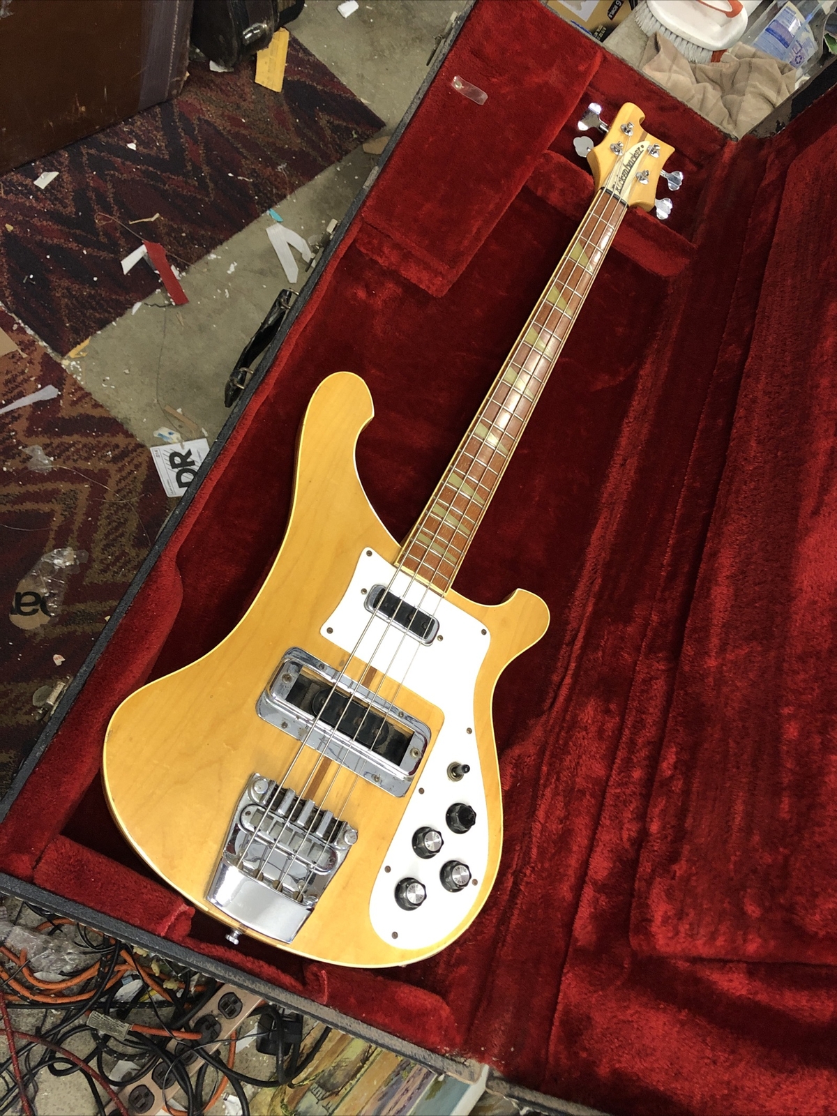 Rickenbacker 4003 Bass Guitar >> Vintage Guitar and Bass