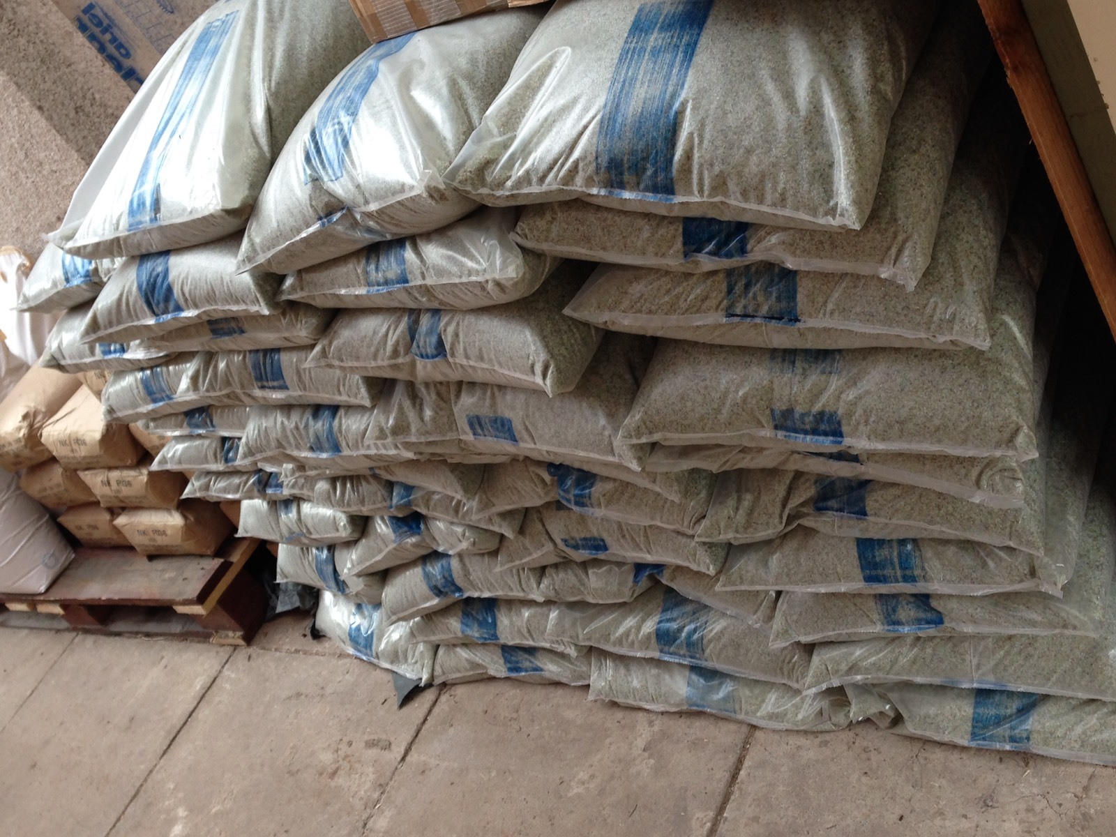 SAND BLAST BLASTING GRIT CRUSHED GLASS GRADE MEDIUM ABRASIVE GRIT 25KG ...