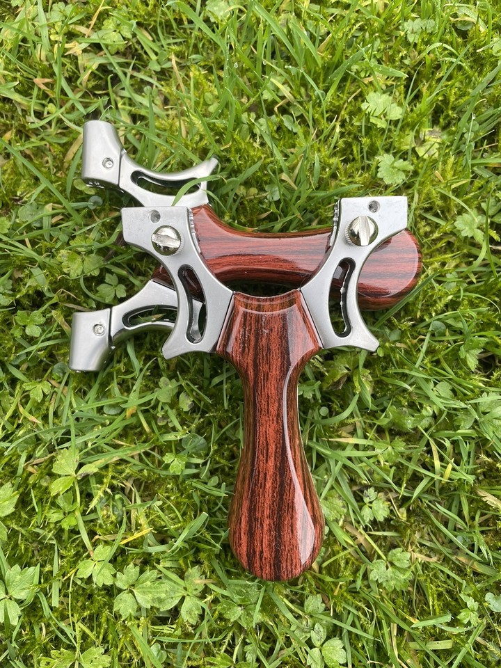 Outdoor Professional Powerful Catapult Slingshot with amazing Accuracy ...