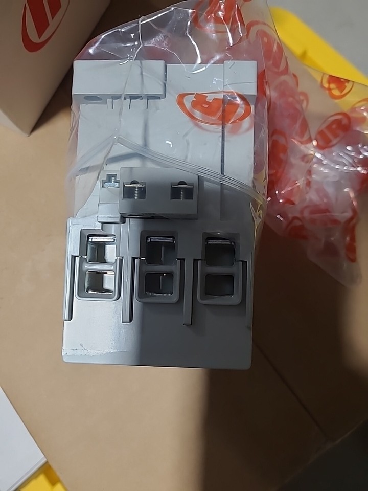 Allen Bradley CONTACTOR. 100-C60D00. 110-120VAC | eBay