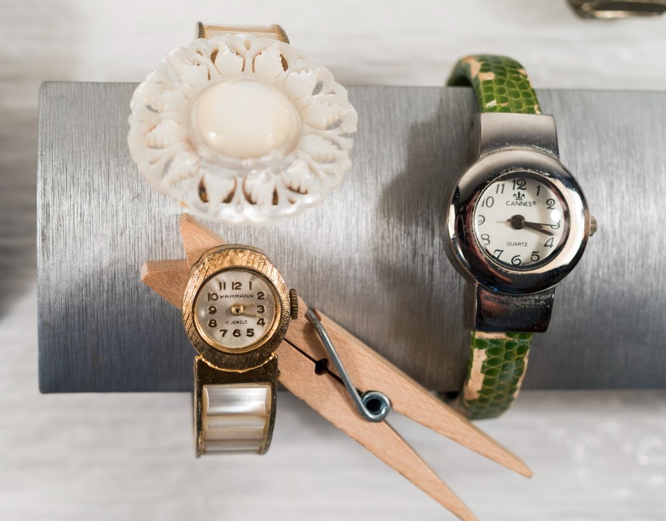 LOT OF 24 QUARTZ WRIST WATCHES MENS WOMENS Read JF 106 | eBay