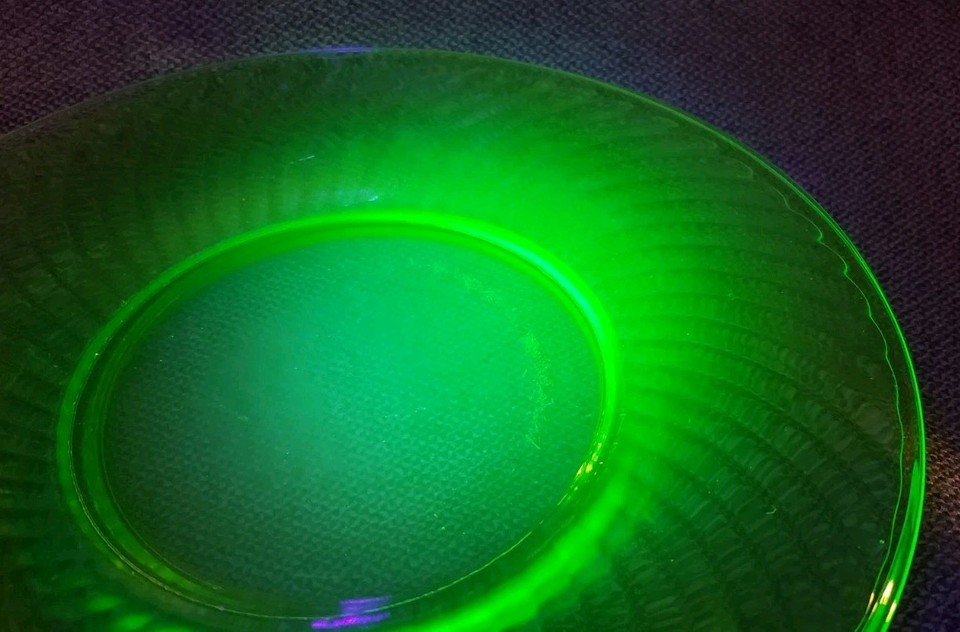 Uranium Glass Plates~UV Glow~Swirl Pattern~Set Of 4 | eBay