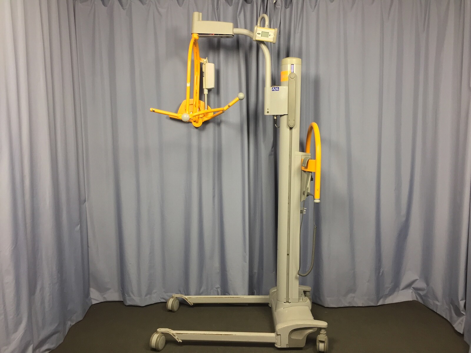 Arjo Tempo Vertical Hydraulic Patient Lift Hoist Aid w Power Pivot ...