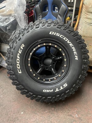 LandRover Defender Beadlock Imitation Piped Wheel And 315/75 R16 Tyre ...
