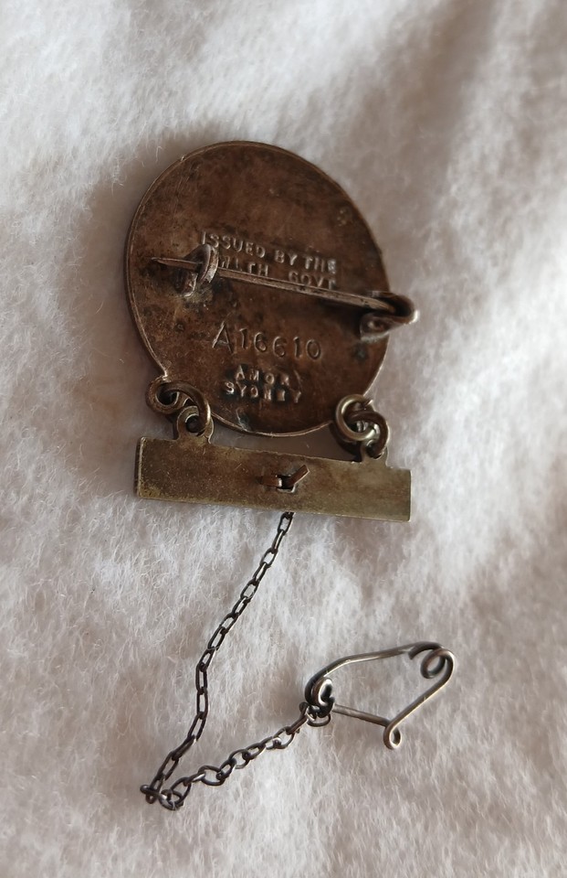 WW2 Australian Mothers & Widows badge. Died POW. 2/4th Anti Tank ...