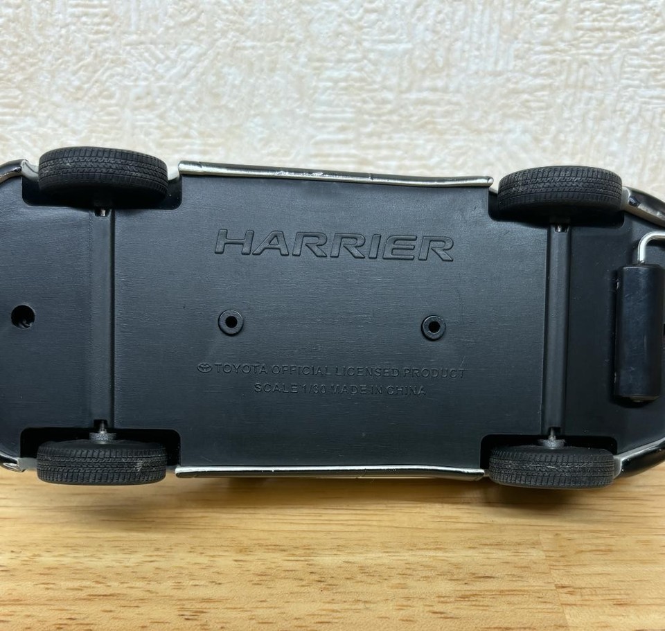 1/30 for Harrier Color Sample Minicar White Pearl | eBay