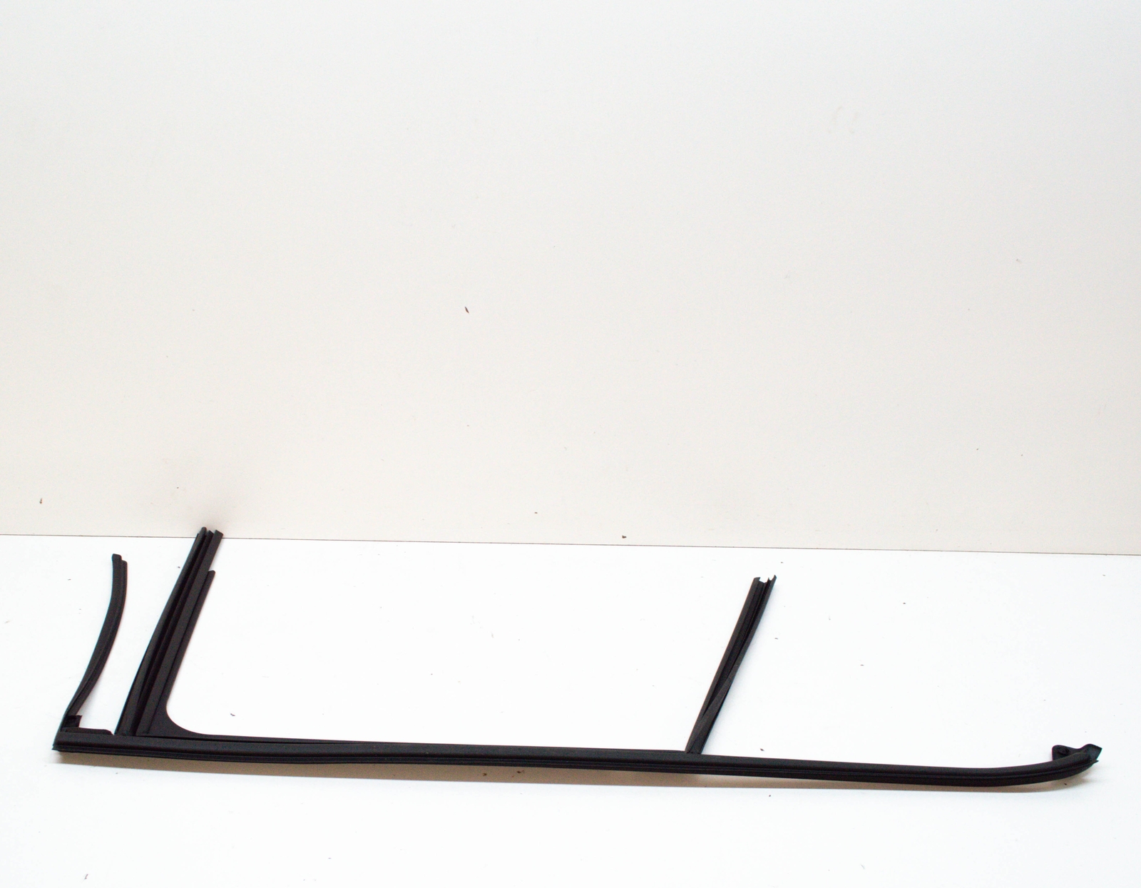MERCEDES-BENZ A W176 Rear Right Door Window Guide Rail A1767351200 NEW ...