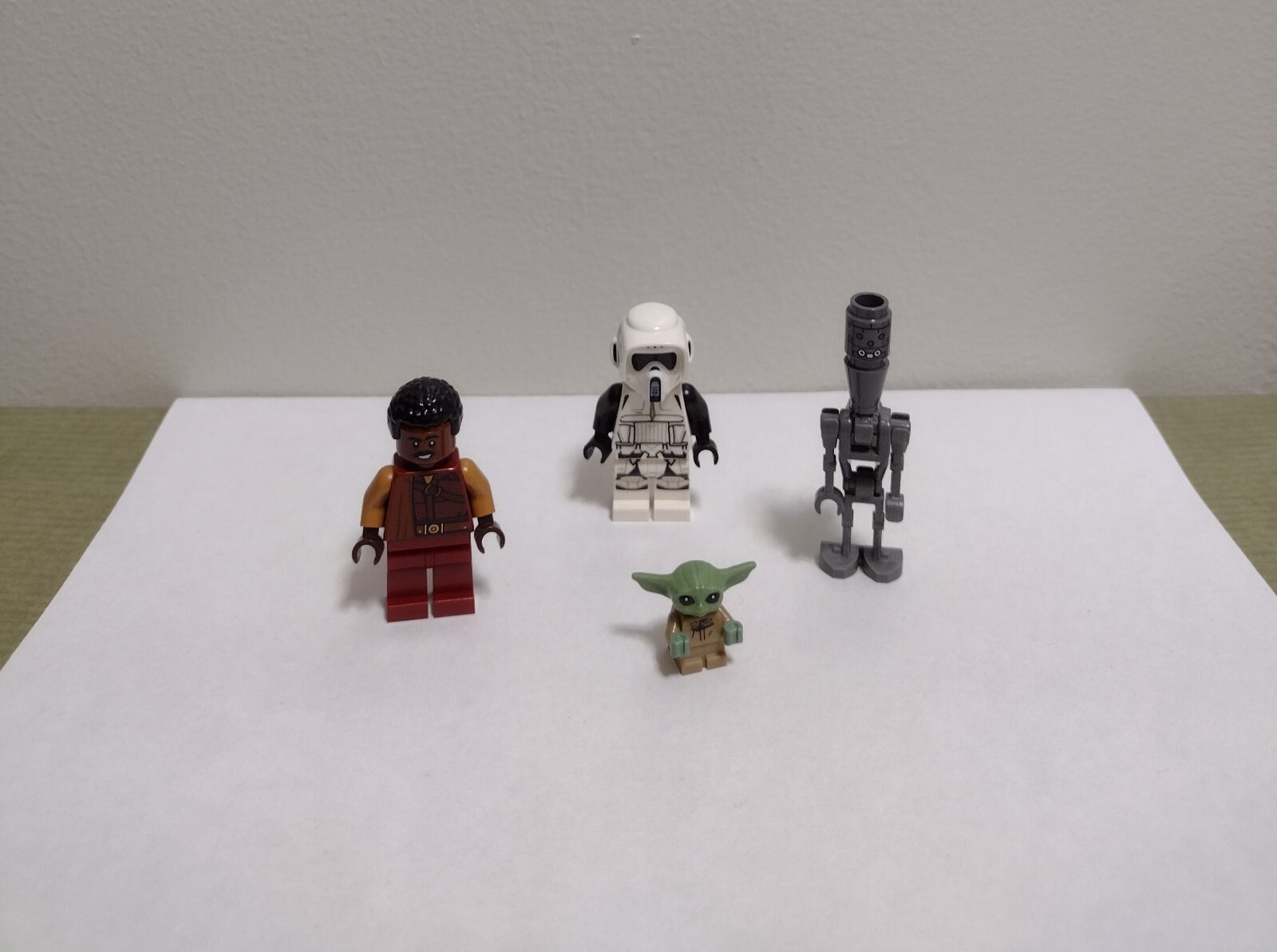 Lego Razor Crest 75292 4 Minifigures: IG-11, Greef Karga, Imperial ...