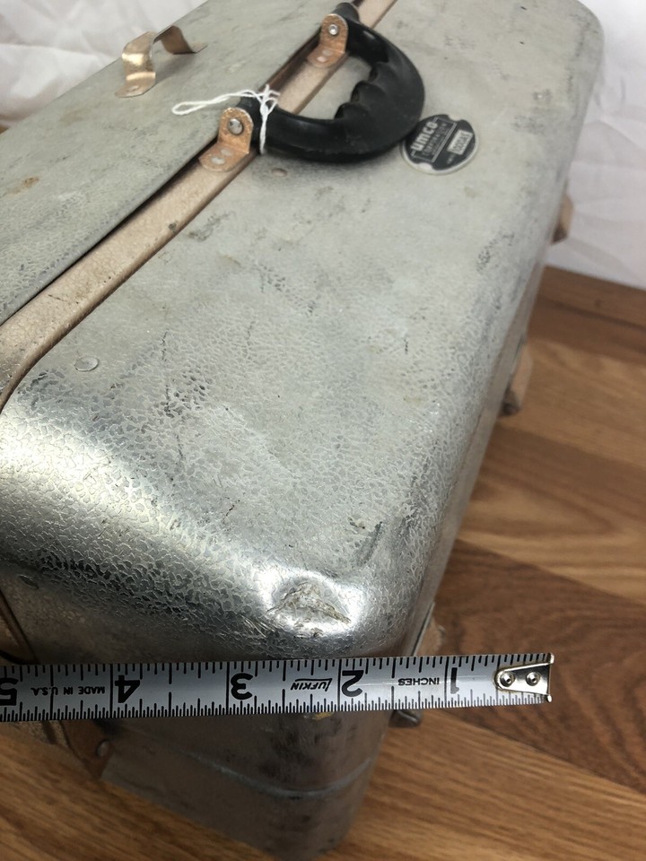 Vintage UMCO 1000 Aluminum Tackle Box No Worm Burns | eBay