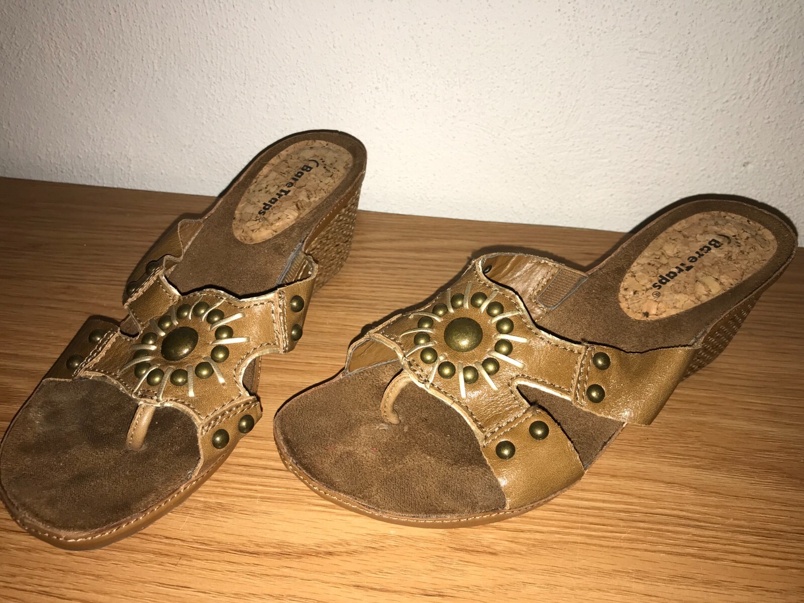 BARE TRAPS WOMENS JORDAN WEDGE THONG SANDALS W/LEATHE… - Gem