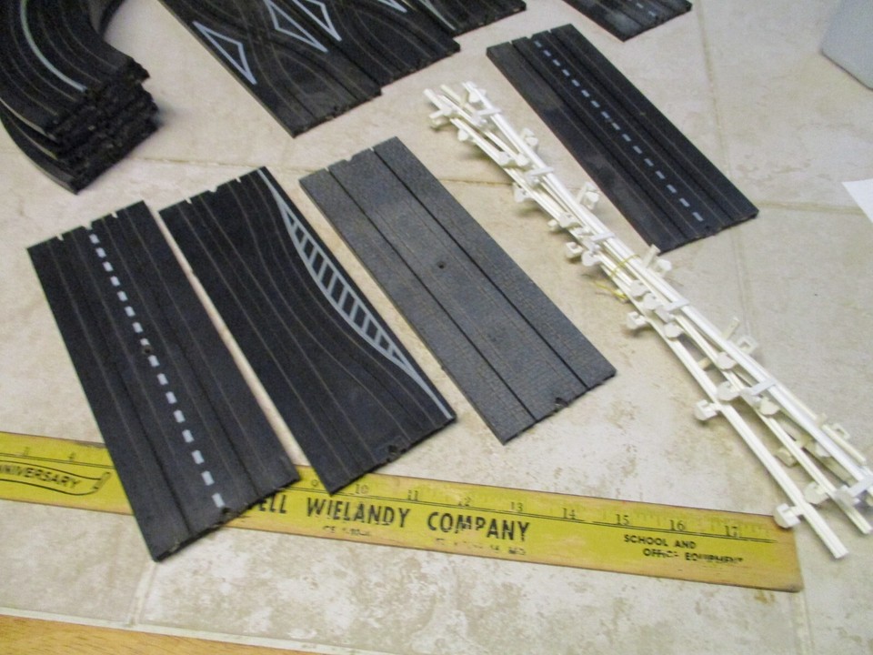 VTG Aurora Model Motoring HO Scale Slot Car Track Lot 9" Straight Curve ...