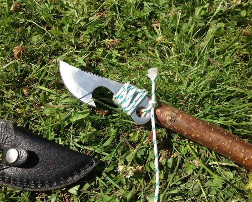 Little Skinner Finger Claw Knife S/Steel 57mm Blade Leather Sheath Mini ...