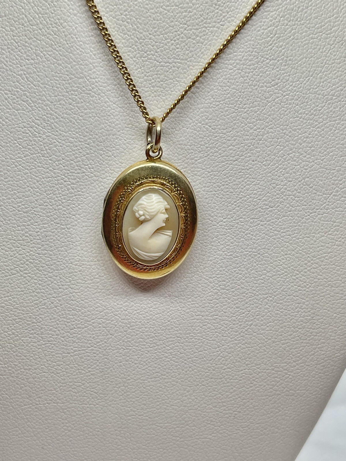 Vintage Carved Oval Cameo Goldtone Locket Pendant Necklace 18” | eBay