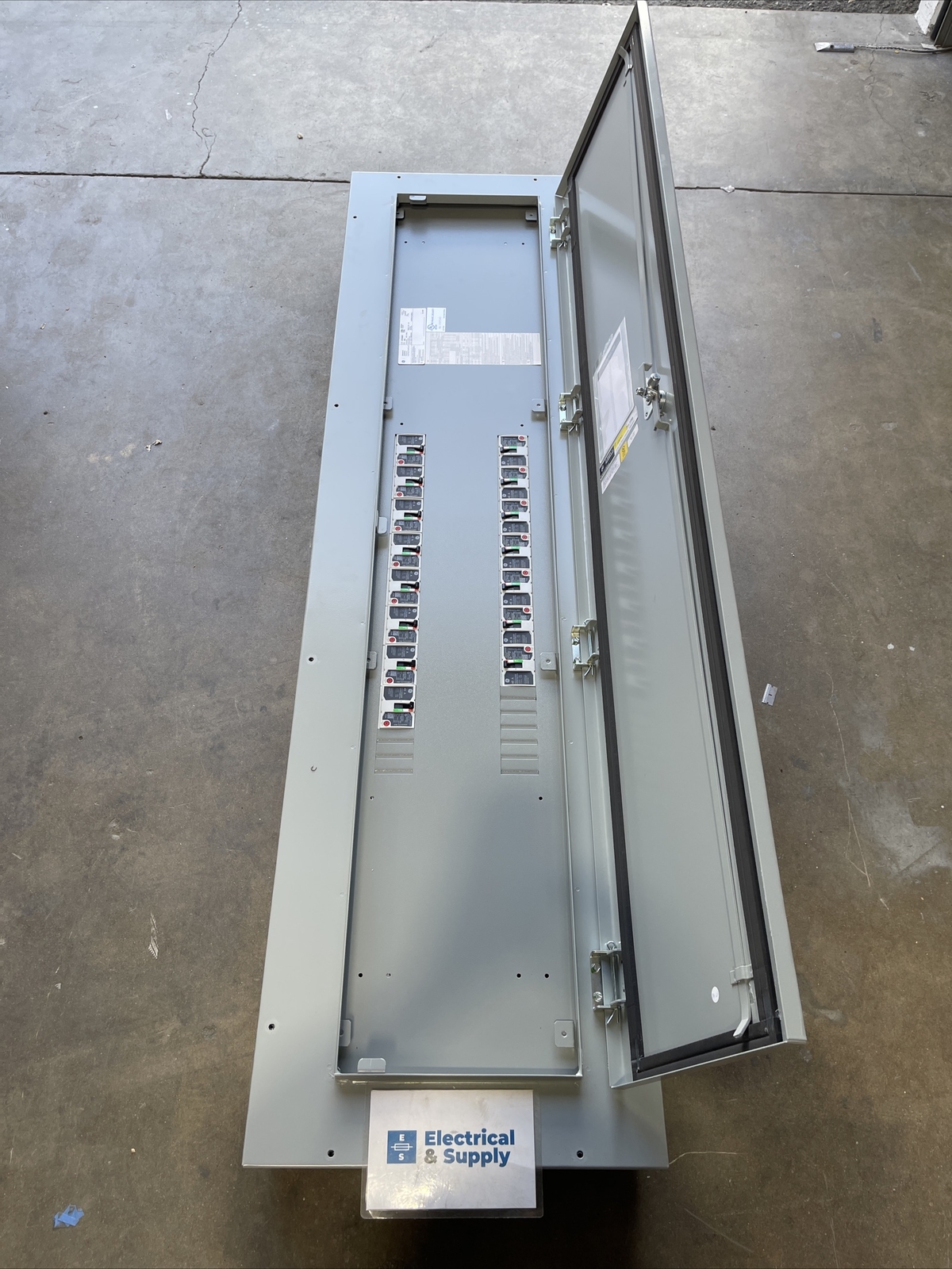 GE 600 Amp Panel 120/240V Complete With Breakers 3ph 4w 3R | eBay