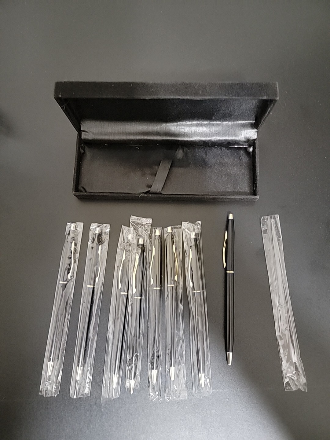 Lot of Eight Twist Pens Black & Gold with Black Ink | eBay