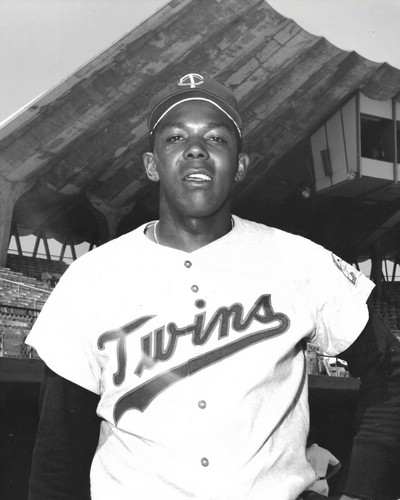 Tony Oliva MINNESOTA TWINS UNSIGNED 7-5/8 x 9-1/2 TYPE 1 SNAPSHOT PHOTO ...