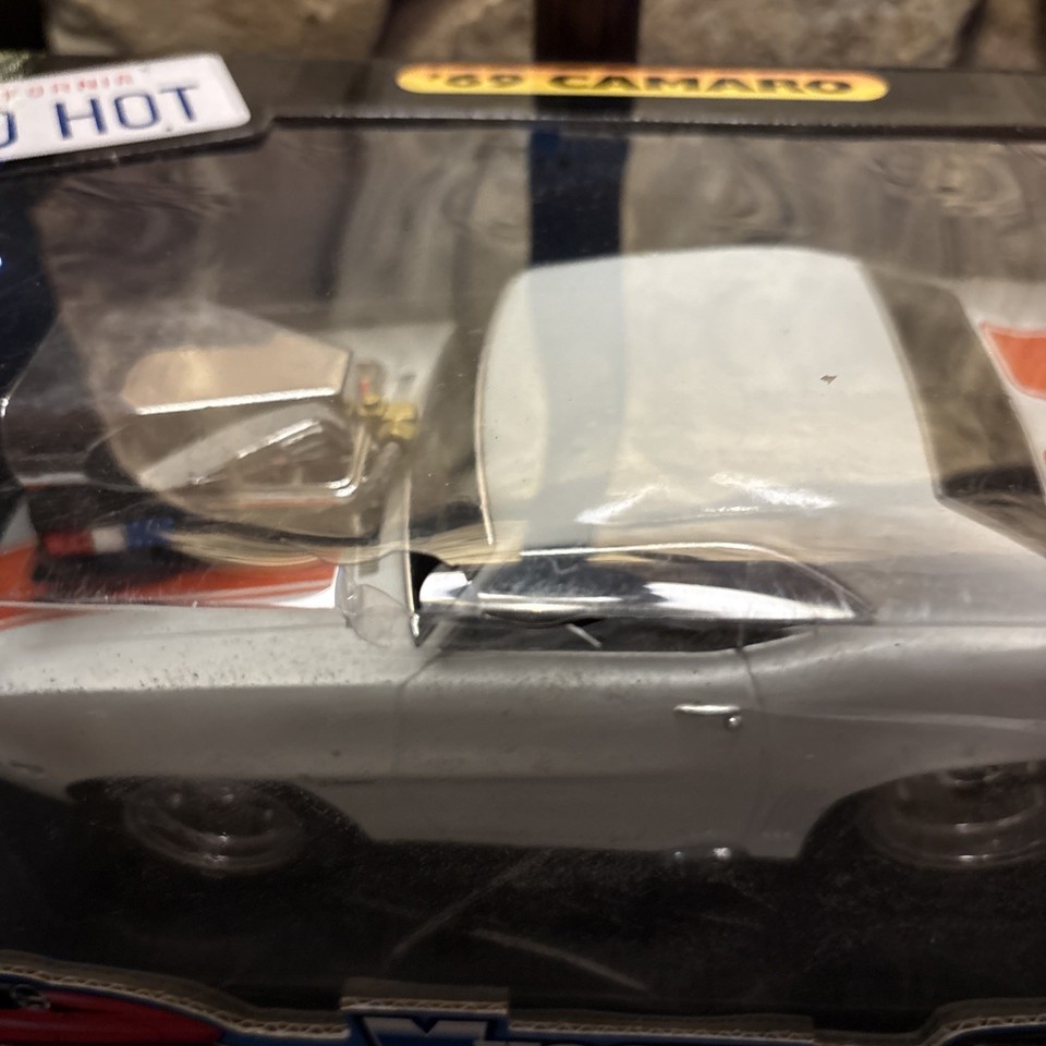 Muscle Machines 1/24, 1969 CAMARO, white, Huggar Orange SS Stripes, In ...
