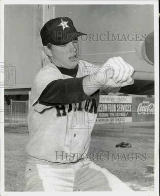 1969 Press Photo Houston Astros pitcher Larry Dierker doing chest ...