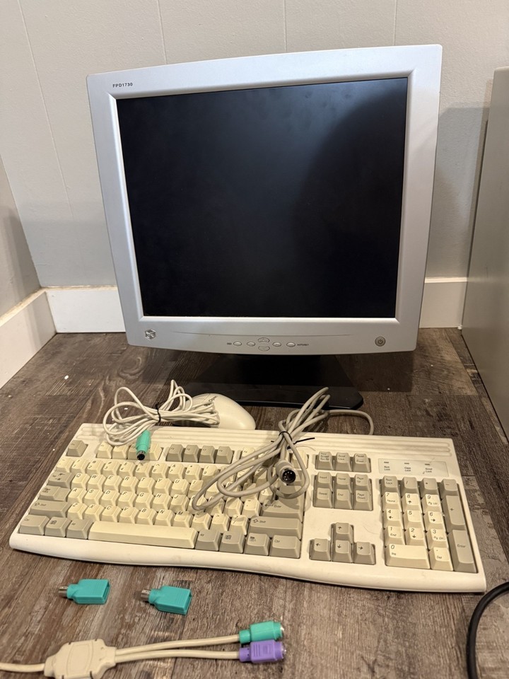 Vintage Windows 95 computer setup/parts complete with mouse and ...