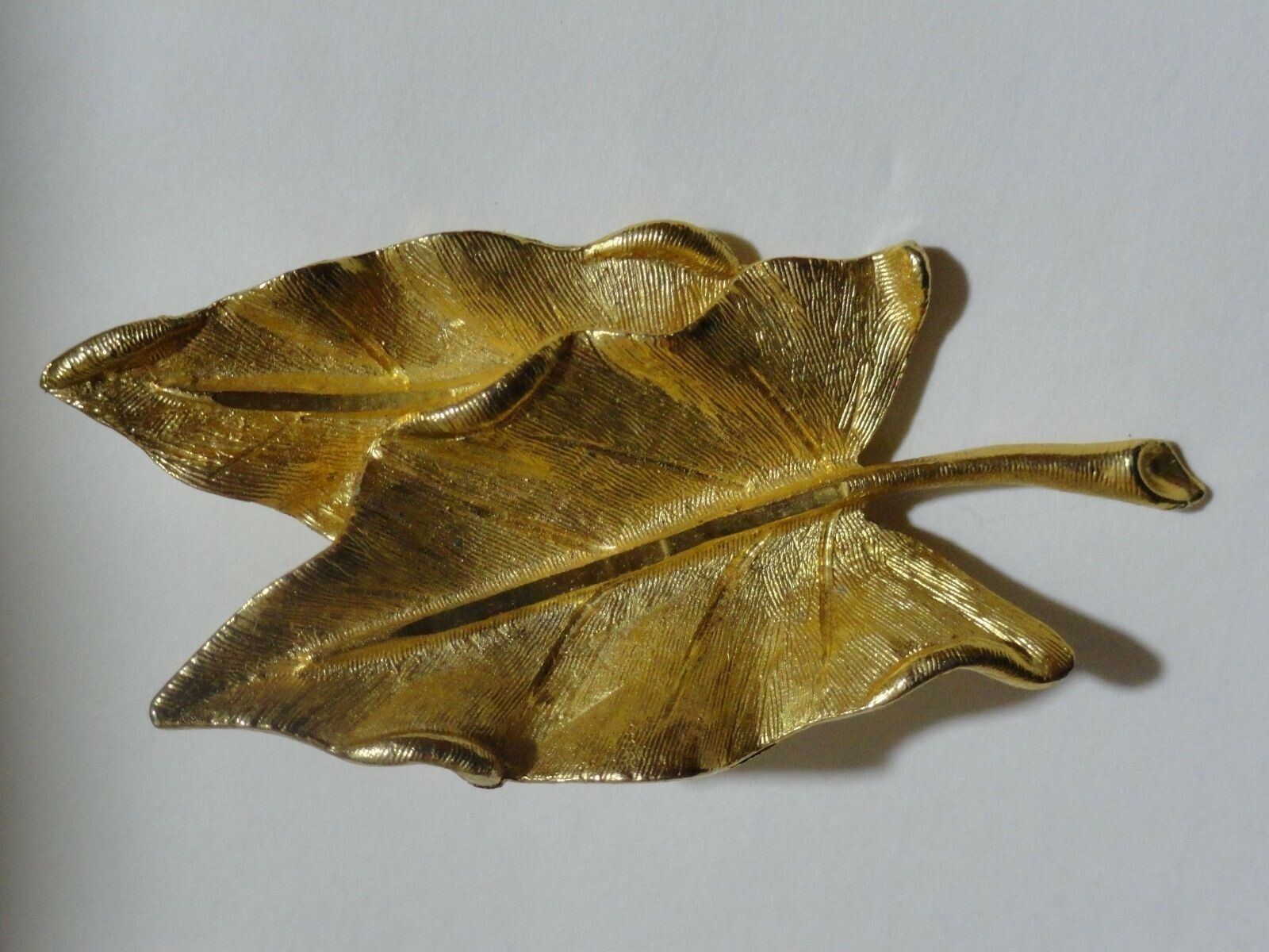 Vintage BSK Double Leaf Textured Gold Brooch Pin - Gem