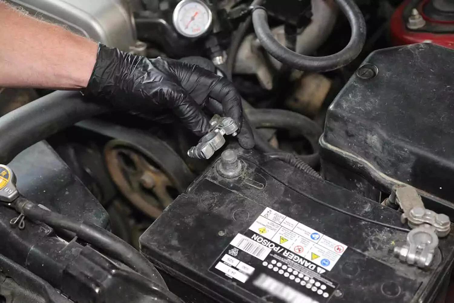 How to Replace a Distributor Cap and Rotor