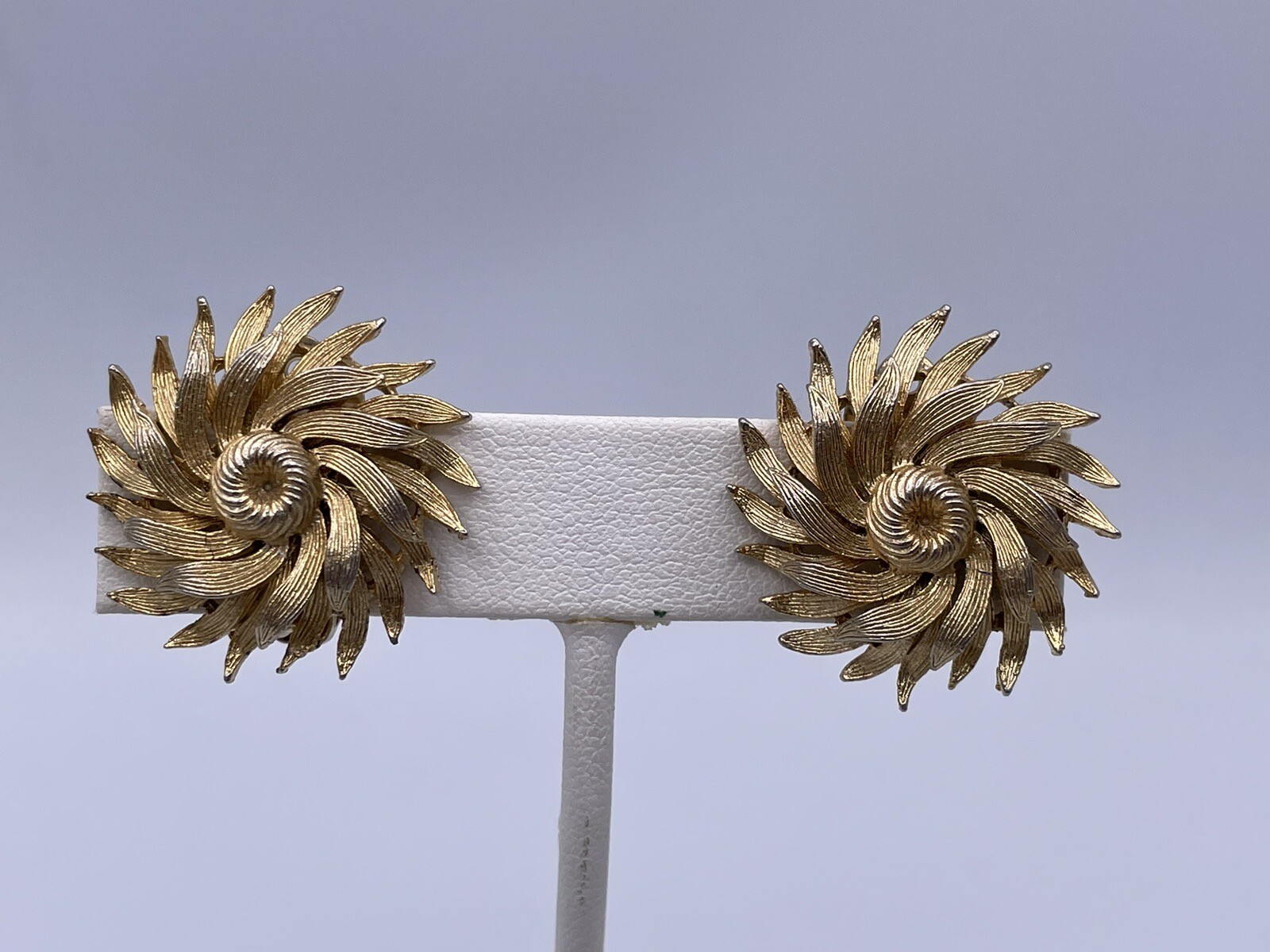 Vtg 50’s/60’s Pinwheel Swirl Brushed Gold Lisner Sign… - Gem