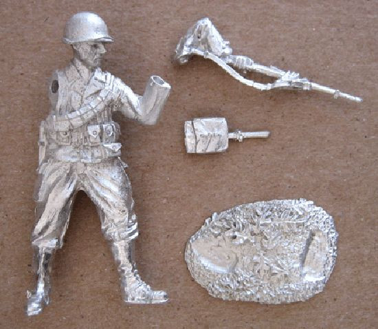 Valiant Miniatures Kit# 9650 - US Infantryman M1 - WWII 54mm | eBay