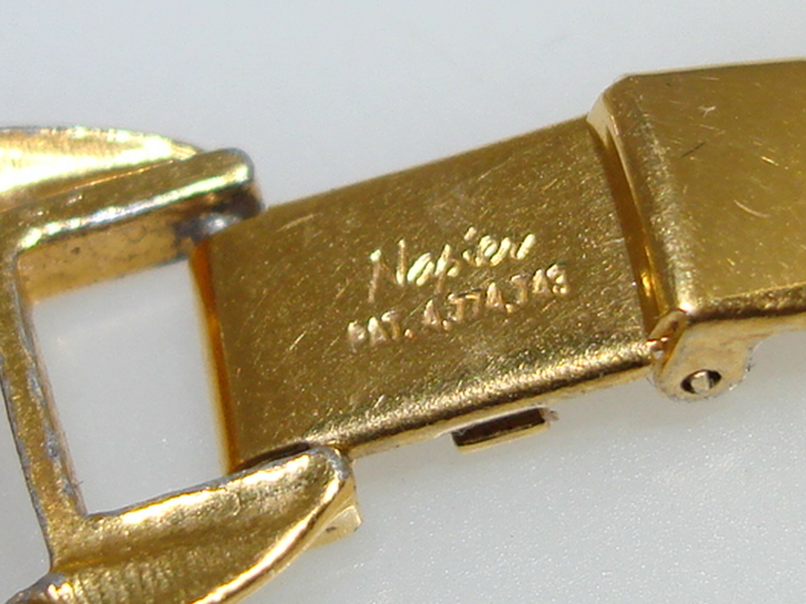 VINTAGE NAPIER PAT. DTD 1980'S GOLD TONE CREAMY GRAY … - Gem