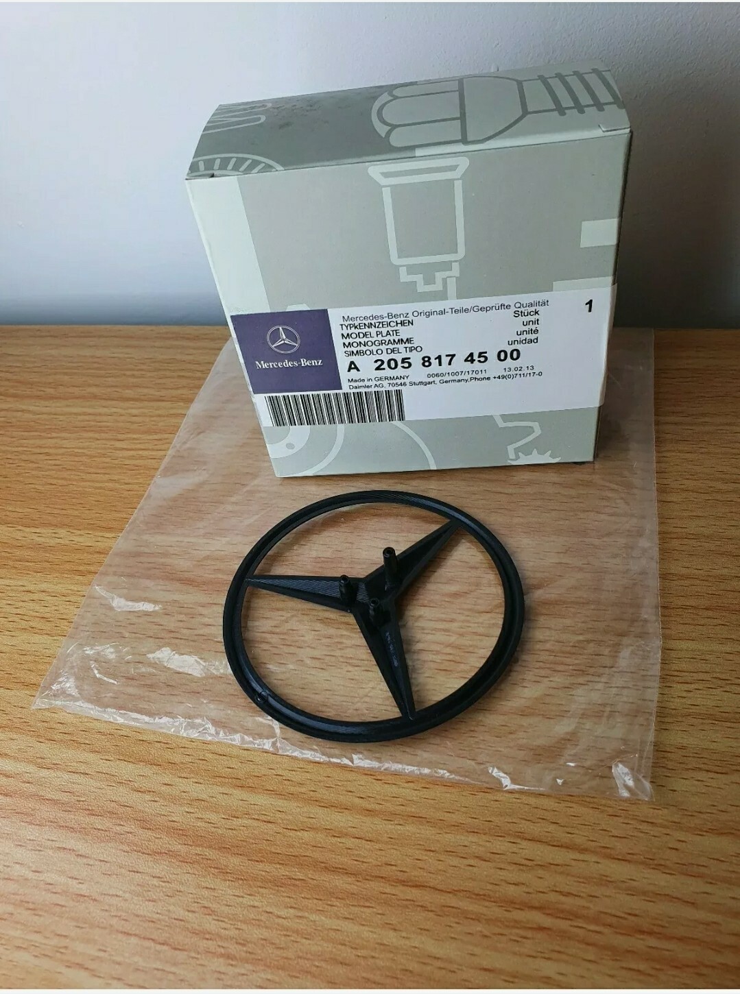 Mercedes C Class W205 GLOSS BLACK Rear Boot Star Badge A2058174500 ...