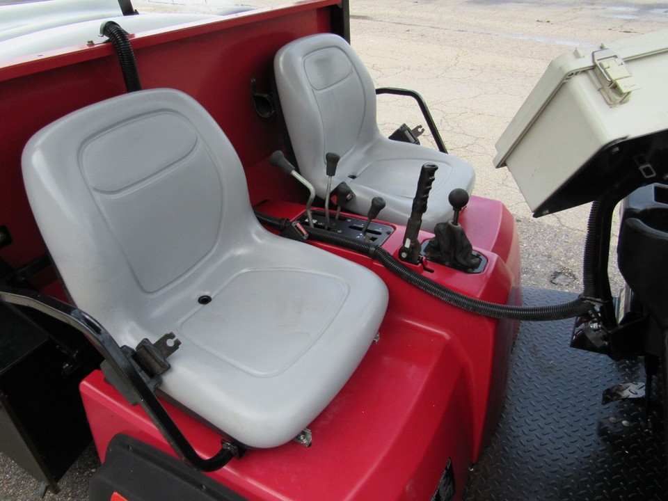 2012 Toro Workman HDX Gas Lo Profile 200 Gal 18.5 Boom Turf Sprayer 626 ...
