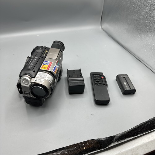 Sony CCD-TR516 HI8 8mm Video8 camera Camcorder VCR Player Video ...