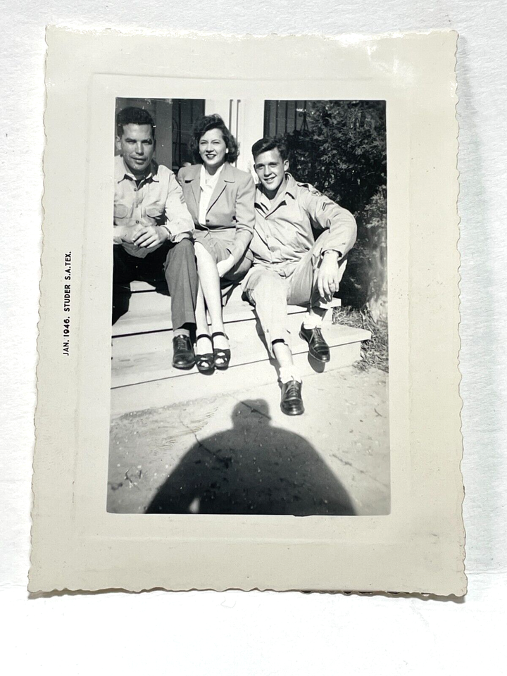 AZD Photograph Handsome Men Posing With Lovely Pretty Beautiful Woman ...