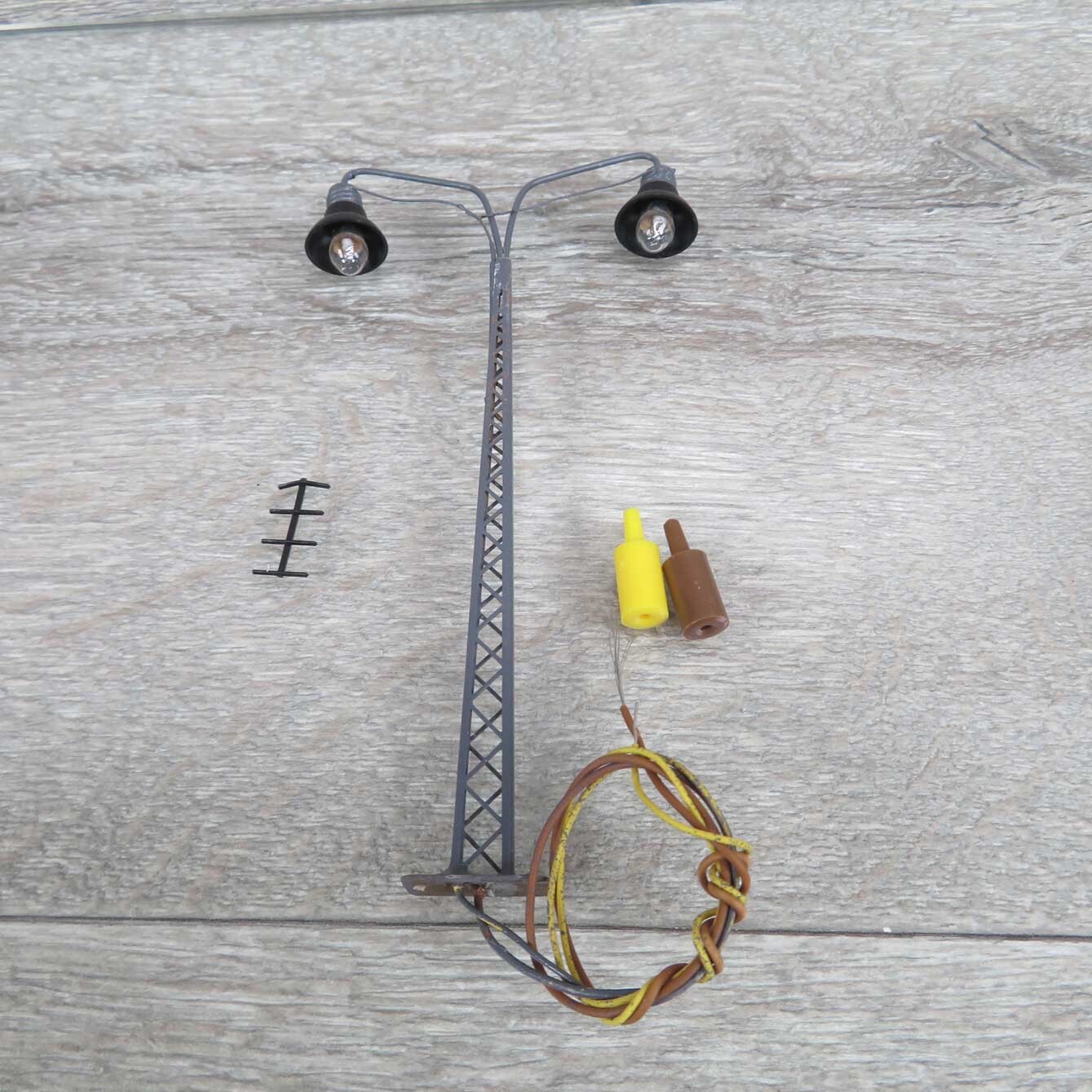 BRAWA 5460 - H0 - 2 Gittermastleuchten - OVP - #BA90796 | eBay.de