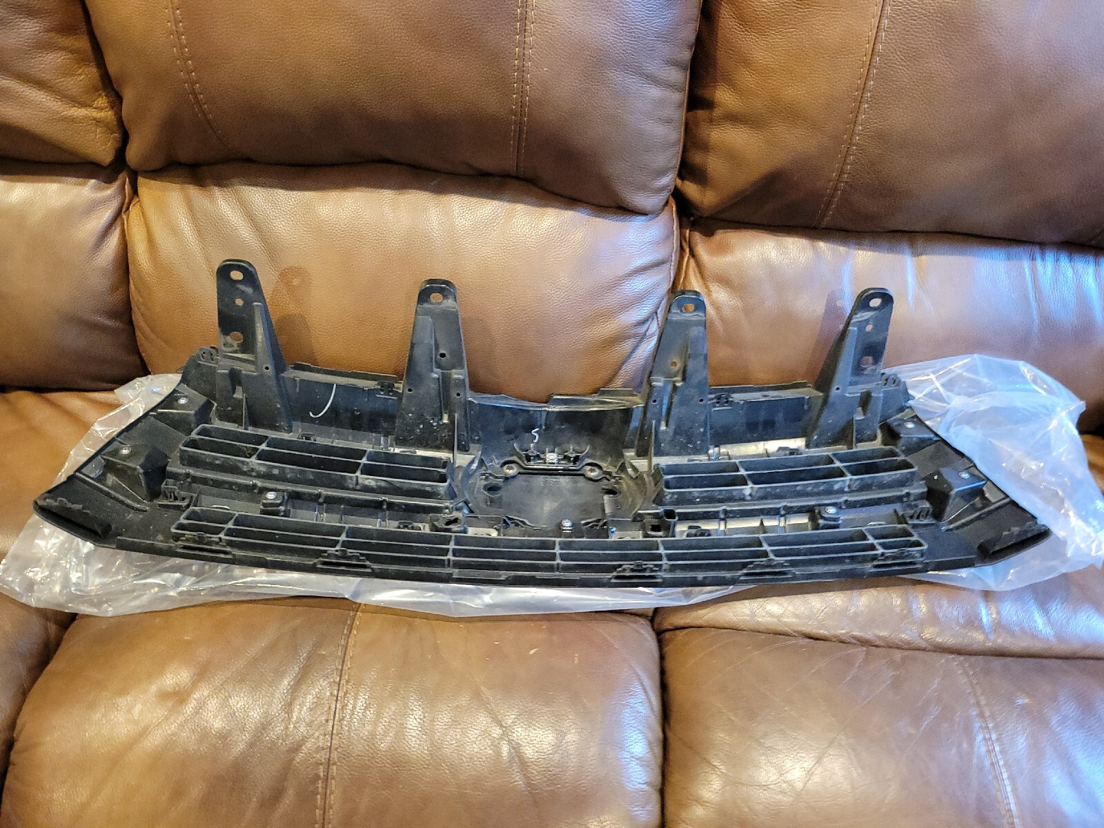 53101-0e241 Toyota Grille SUBAssy 531010E241 Genuine OEM Part for sale ...