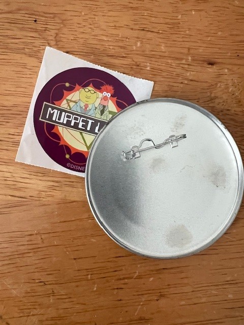 Disney Muppets Lab Brew-Wings Beaker & Dr. Bunsen Honeydew Button | eBay