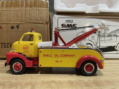 First Gear Shell Oil Company 1952 GMC Heavy Duty Wrecker 1/34 Scale ...