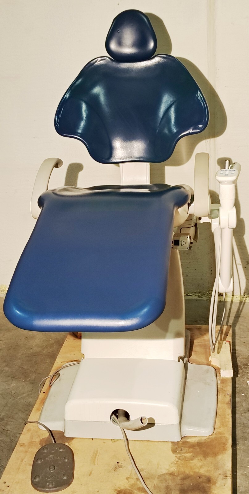 Adec 511 Dental Chair with Assistant vacuum Arm 2014 | eBay