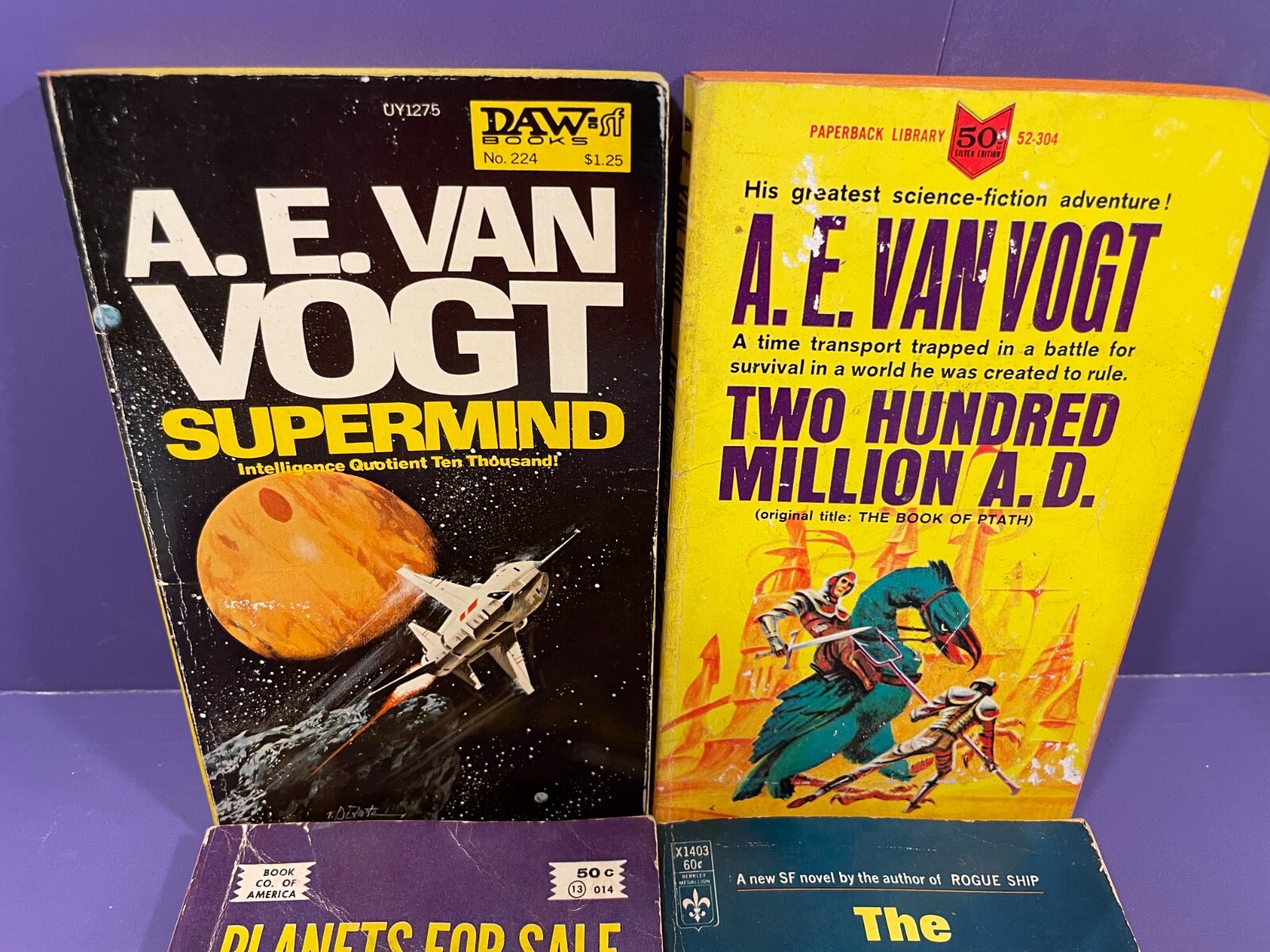 AE Van Vogt Paperback Book Lot Wizard of Linn in French, 200 Million AD ...