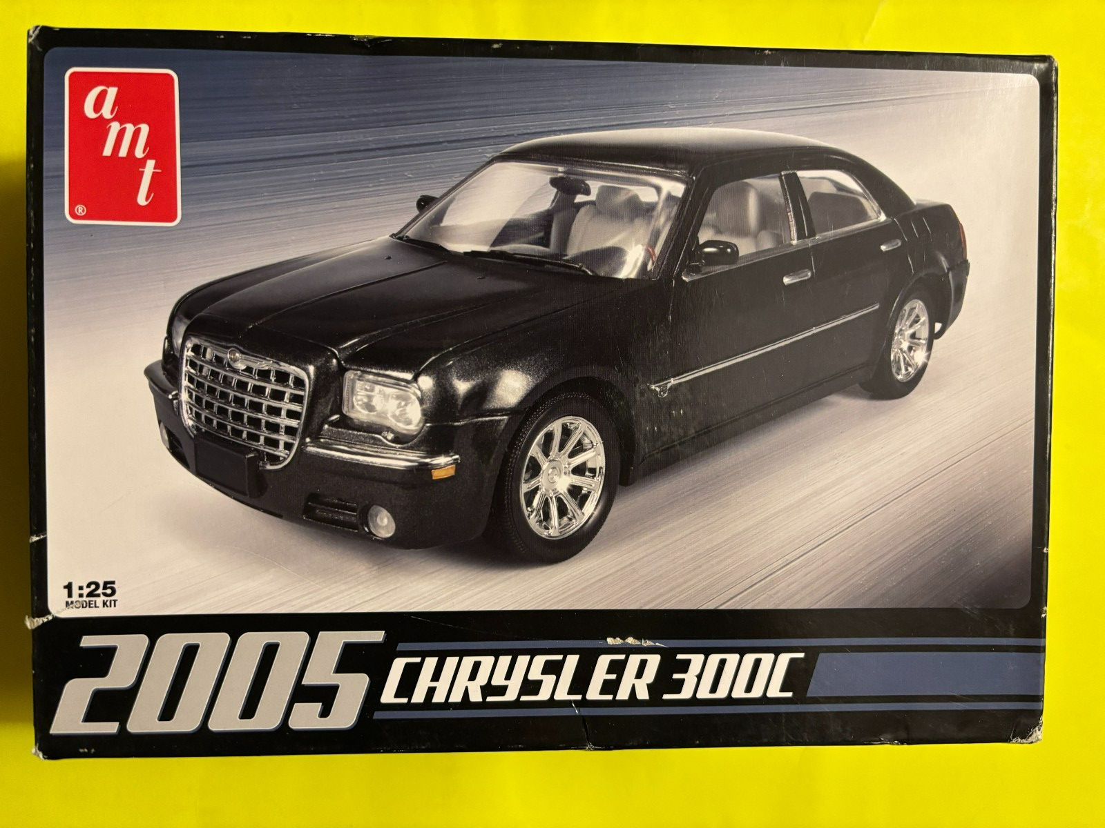 2005 CHRYSLER 300C SEDAN MODEL KIT 1/25 SCALE AMT NEW IN OPEN BOX LOOK ...