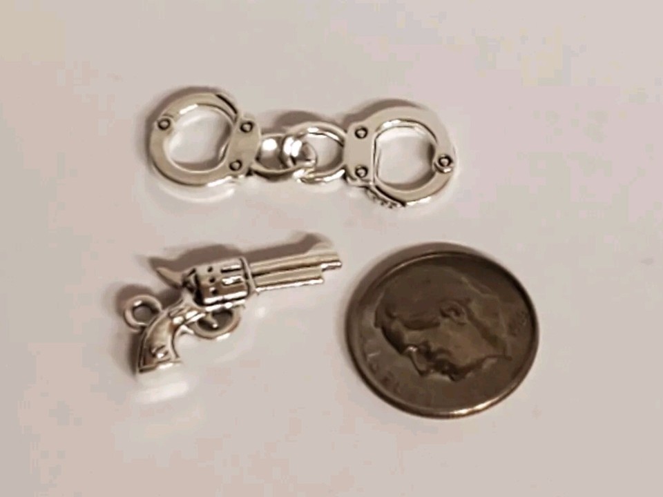 Dollhouse Miniature Tiny Replica of Handgun & Handcuffs Scale 1/12 ...
