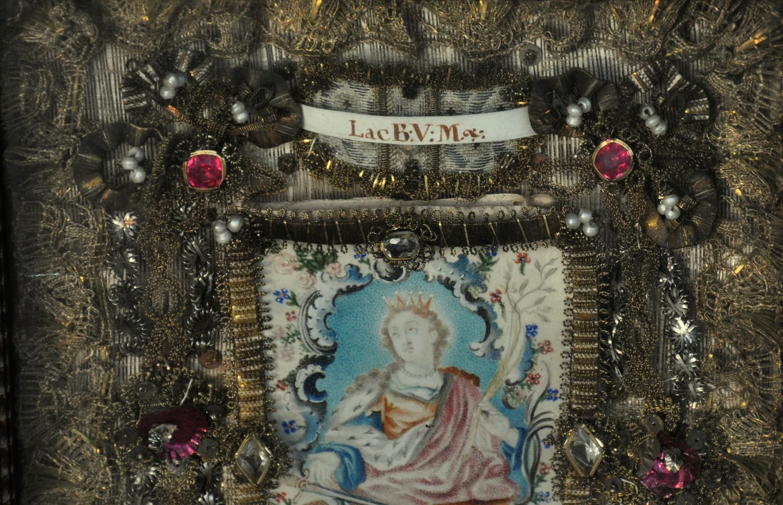 Klosterarbeit "Hl. Katharia", um 1800, Glassteine, Aquarell, Pailletten ...