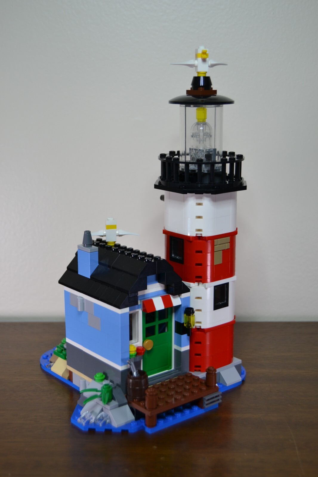 Lego Creator 31051 Lighthouse Point Release Date 2016 with Instructions ...