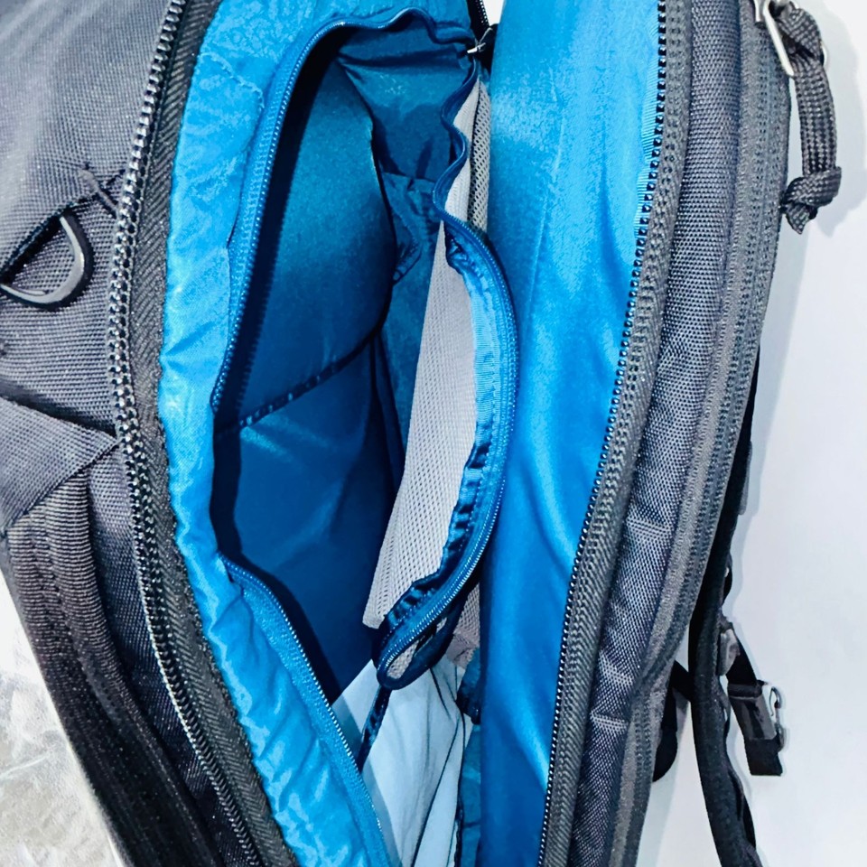 THULE SUBTERRA 2 BLACK EXTERIOR/BLUE INTERIOR CONVERTABLE CARRY-ON ...