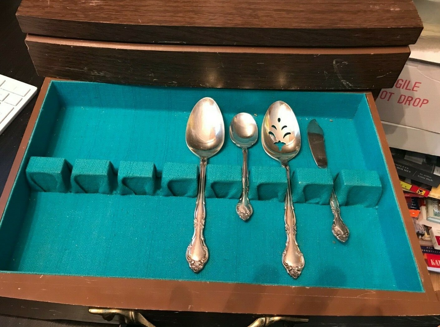 Vintage Oneida Community Affection Silverware Silverplate 51 piece Set ...
