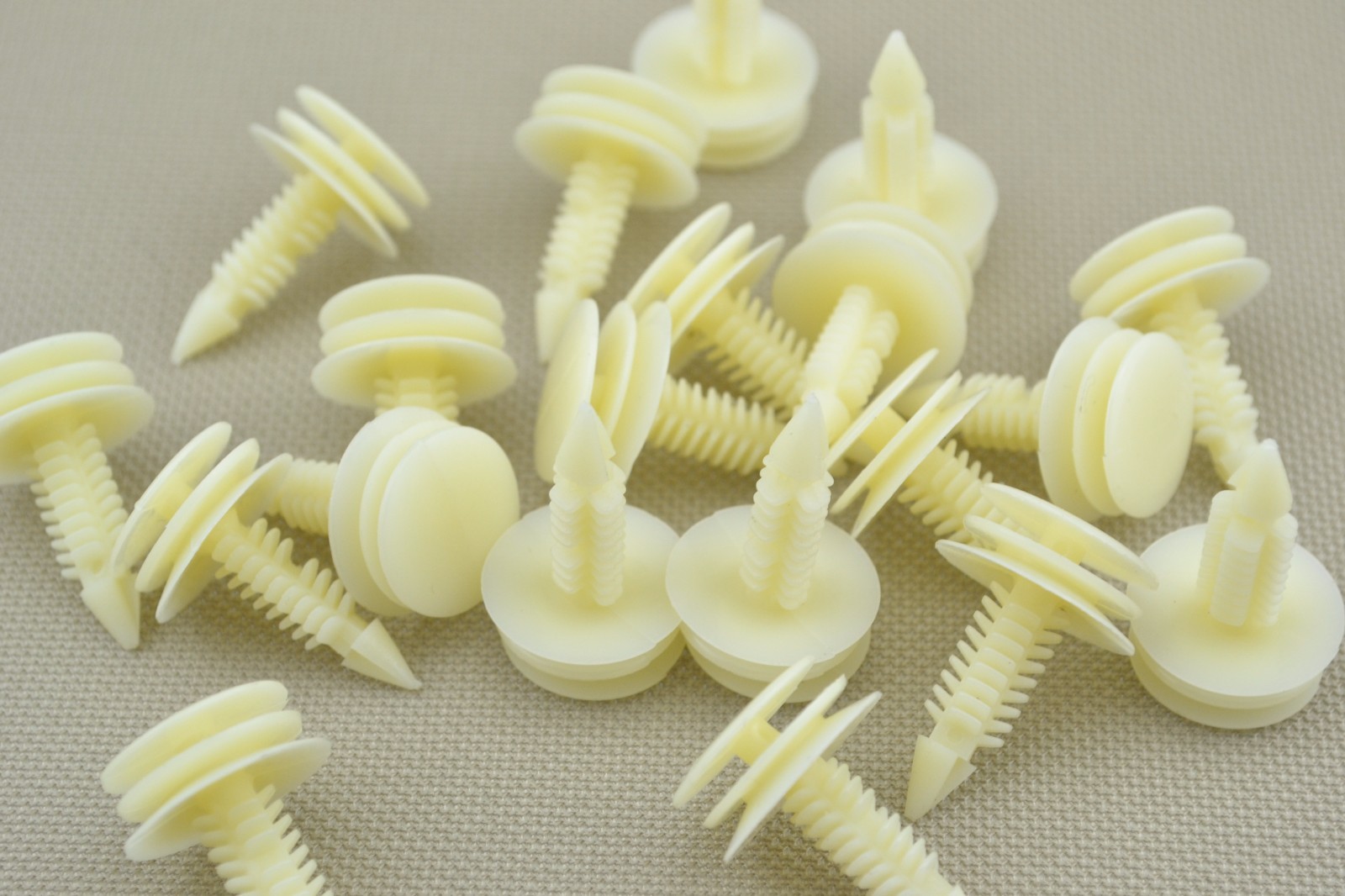 30x Door Trim Panel Retainer Clip #10285935 For GM Chevy Oldsmobile ...