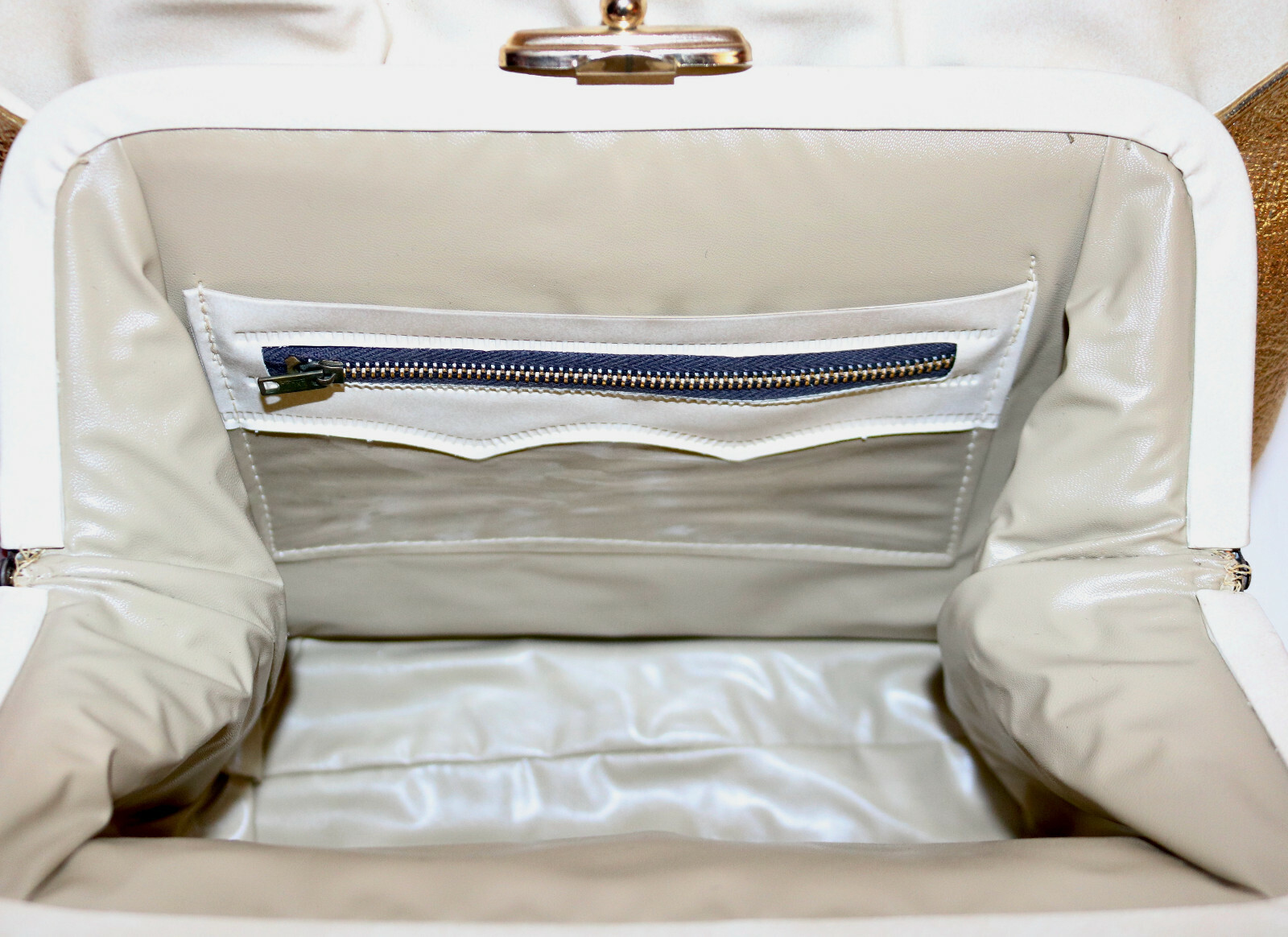 MCM mod metallic oversize gold vinyl handbag - Gem