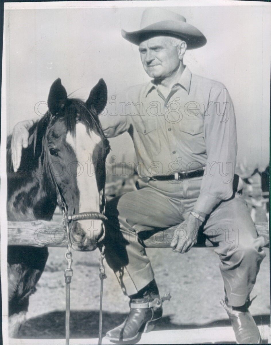 1947 Press Photo Univ of Minnesota Football Coach Bernie Bierman With ...
